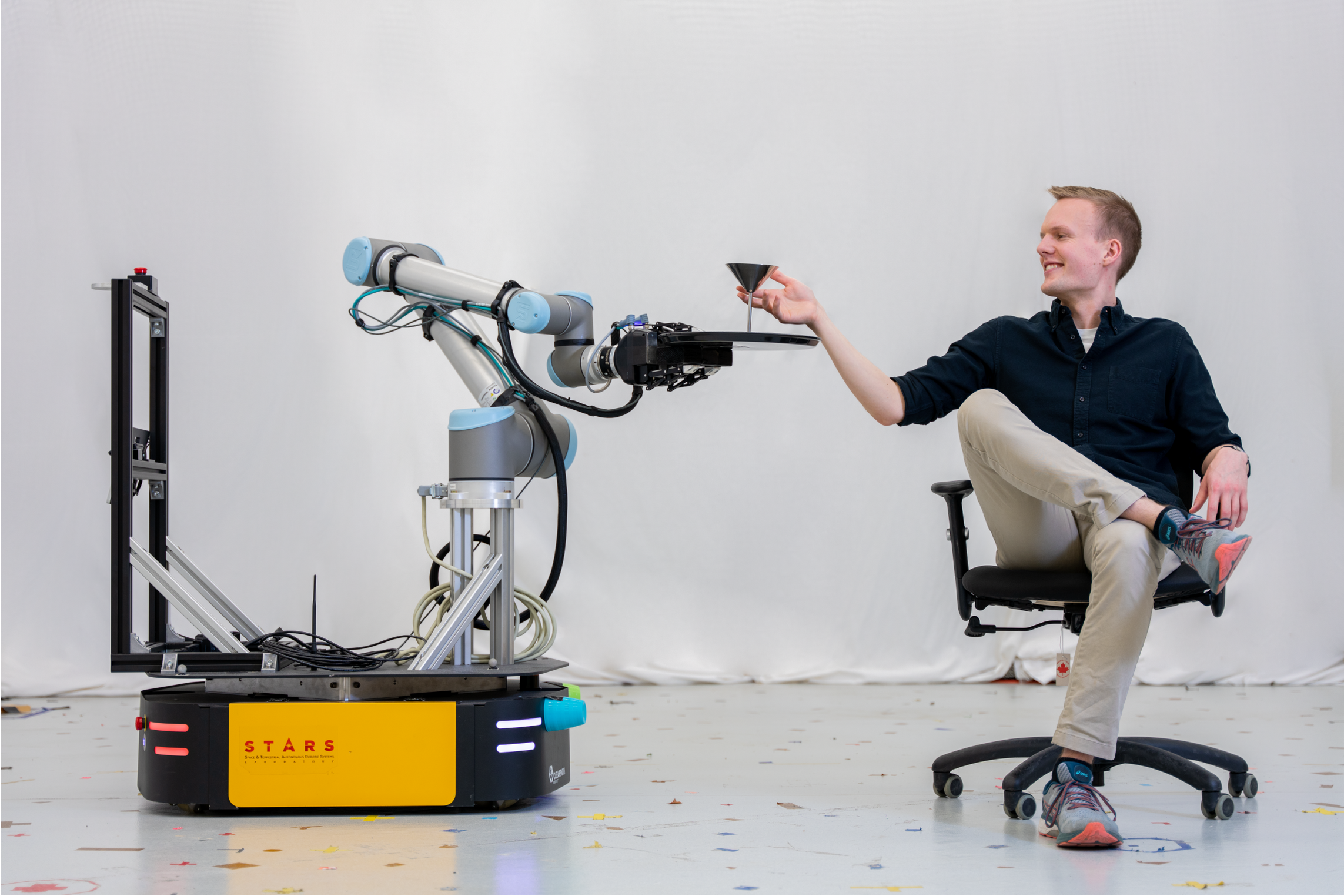 ELEVATING DINING EXPERIENCE WITH THE RIDGEBACK WAITER BOT — Rockwell ...
