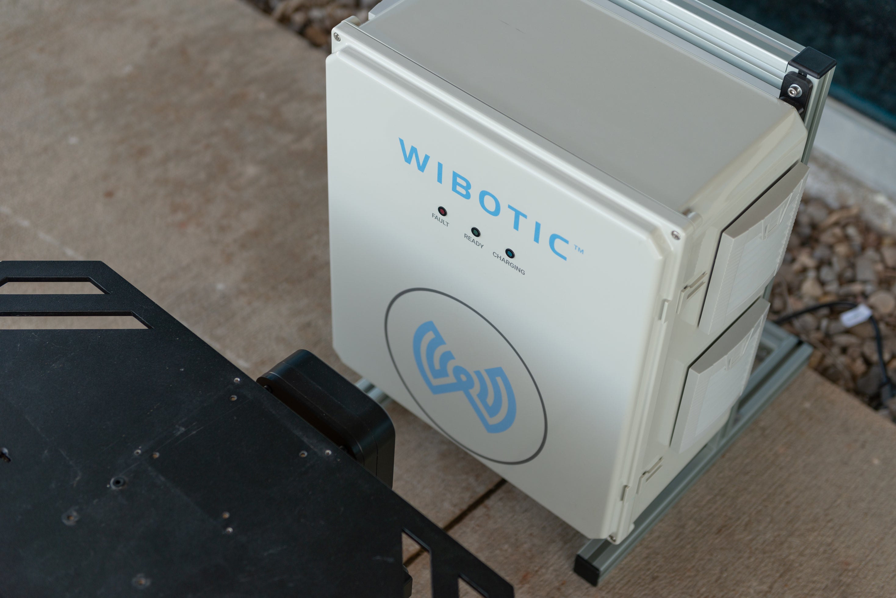 Husky UGV Wireless Charging Kit — Rockwell Automation Canada Ltd.