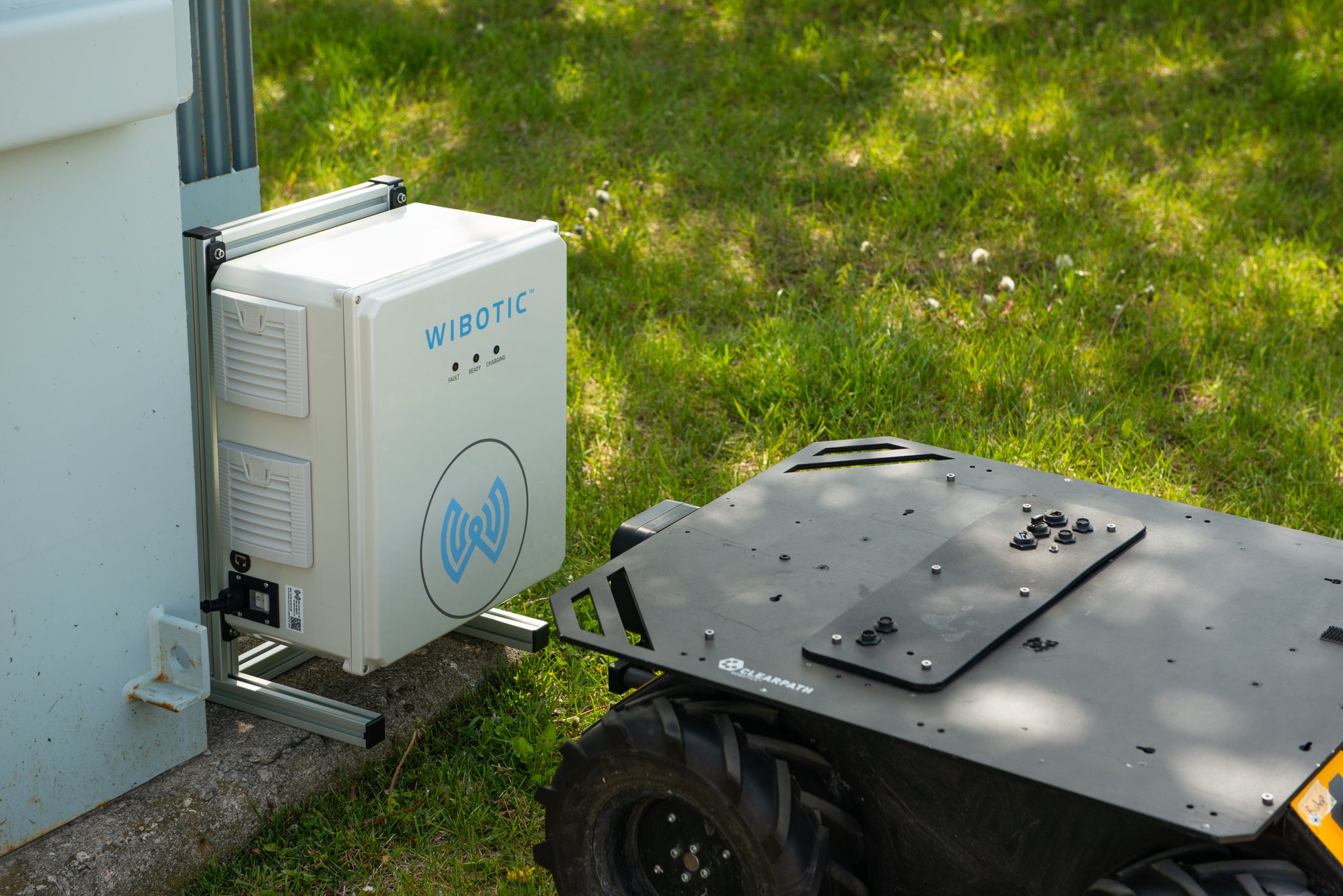 Husky UGV Wireless Charging Kit — Rockwell Automation Canada Ltd.